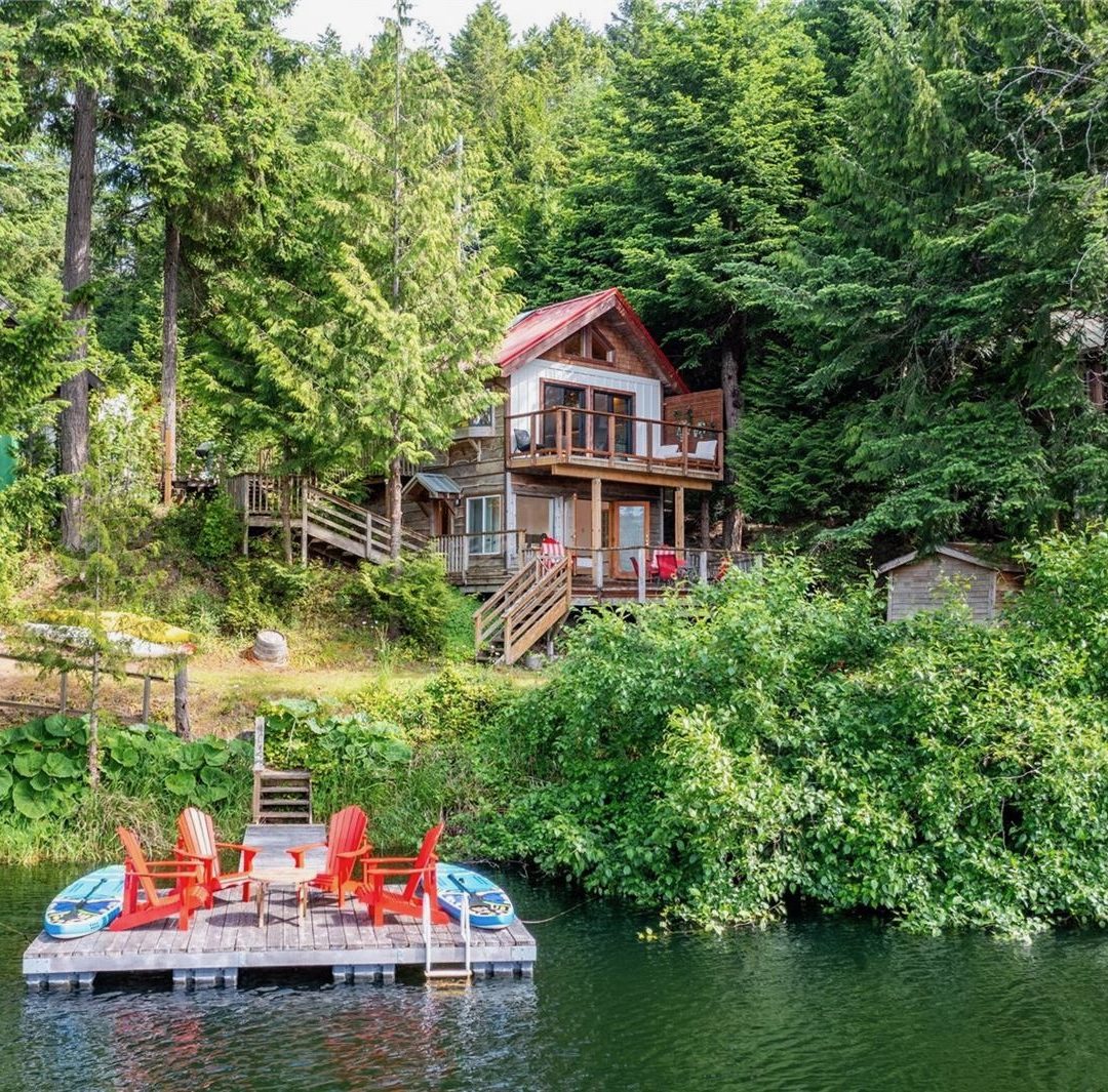 Second Property of the Week: A Mind Pender (Island) Home | Edify.